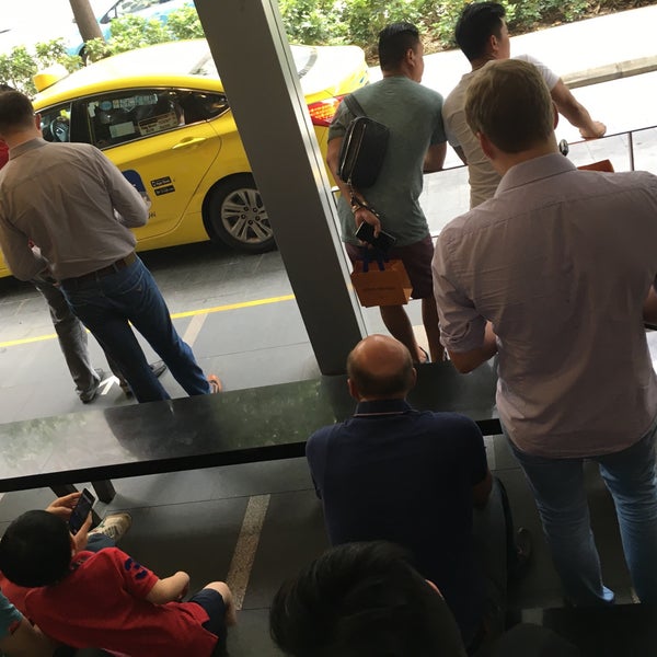 Taxi Stand | The Paragon - Orchard Road - 0 tips