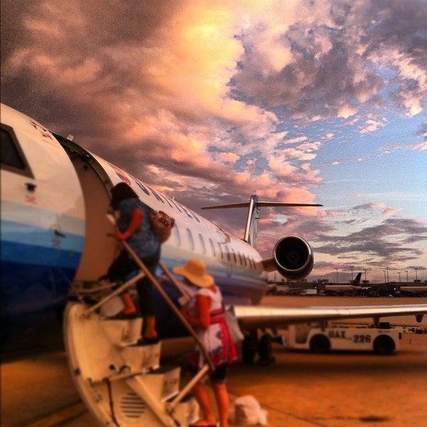 Gate A6 - Airport Gate