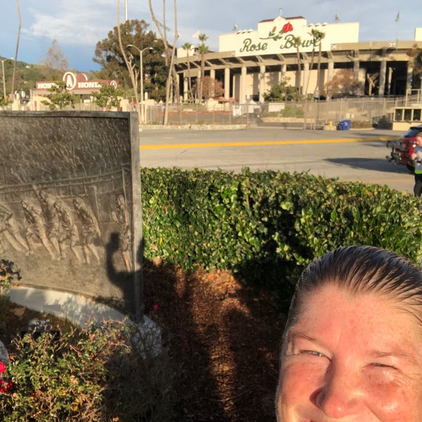 Rose Bowl Aquatic Center - Swimming Pool in Pasadena