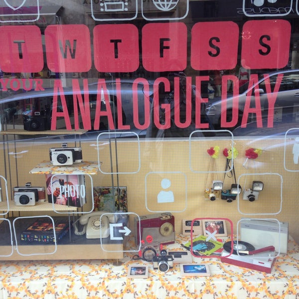 Lomography Gallery Store Madrid-Argensola - Camera Store in Madrid