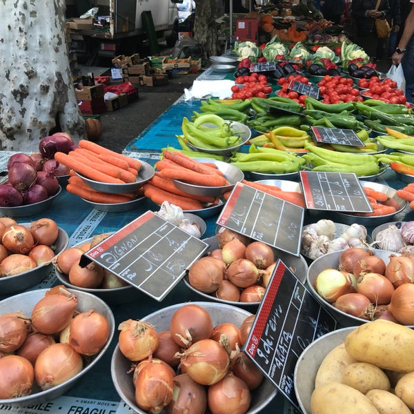 Marché de la Croix-Rousse - Lyon, Auvergne-Rhône-Alpes