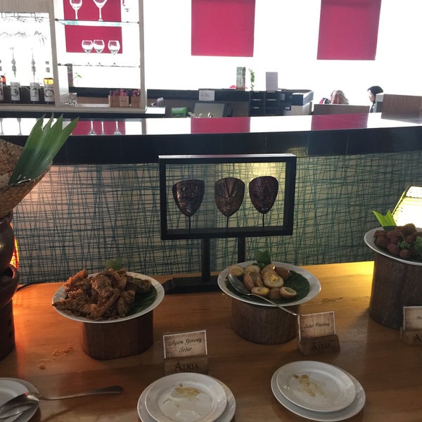 Canting Restaurant - Atria Hotel, Lobby