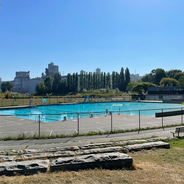 New Brighton Park Pool - Swimming Pool in Vancouver