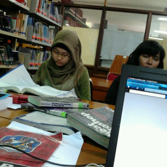 Perpustakaan Politeknik Negeri Jakarta (PNJ) GSG - College Library in Depok