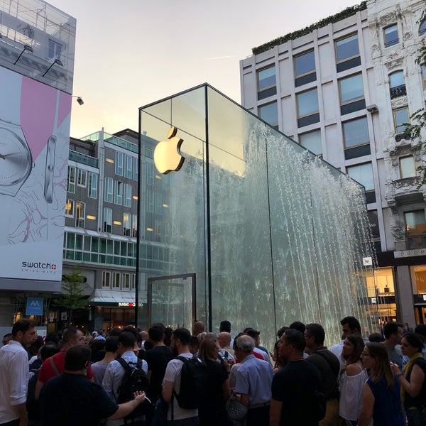 Apple Piazza Liberty - Duomo - 14 tips from 2655 visitors