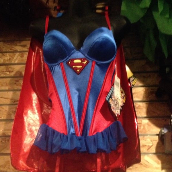 Hot Topic - Clothing Store