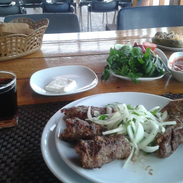 Qaya restoranı - Diner in Bakı