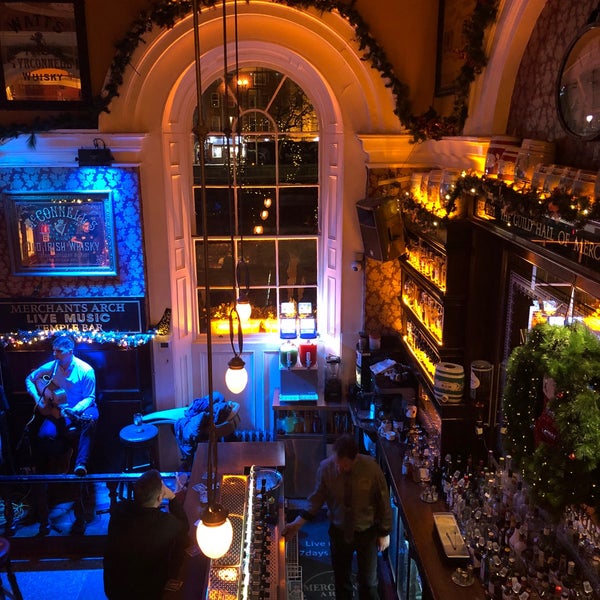 Merchant's Arch Bar & Restaurant - Pub in Dublin