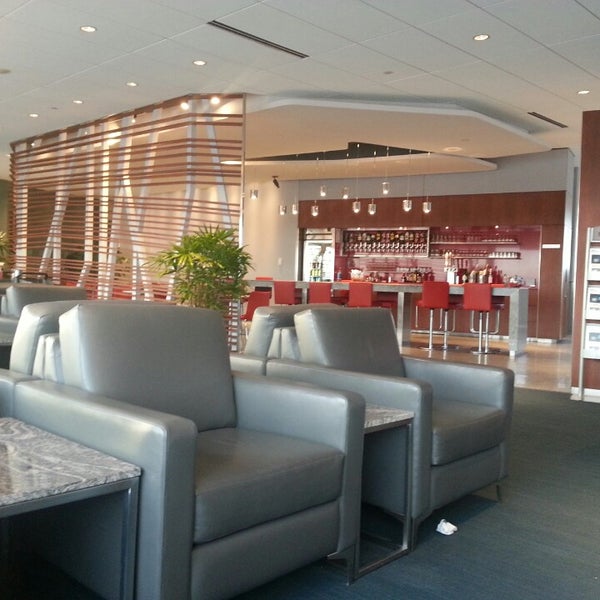 Maple Leaf Lounge - Airport Lounge in Ottawa