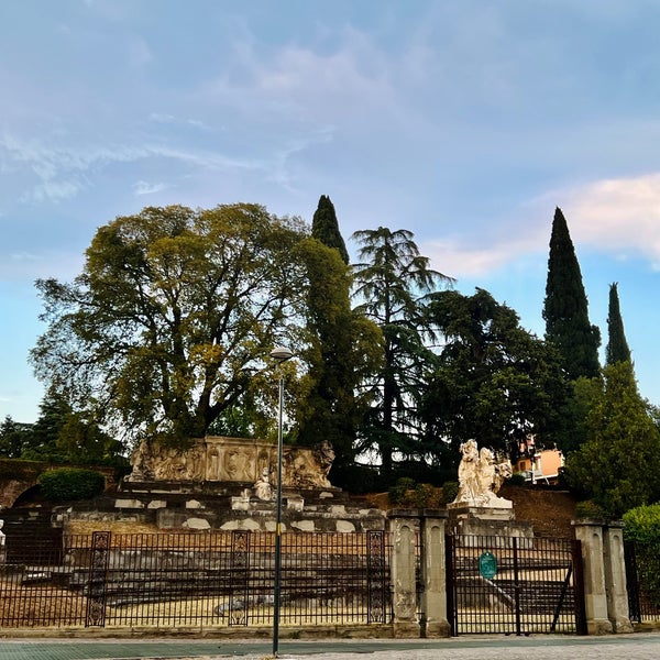 Piazza Carducci - Galvani - Piazza Carducci, 1