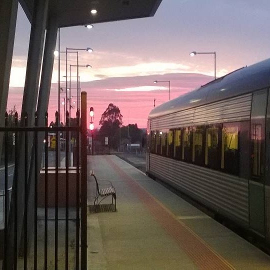 Wendouree Railway Station - Train Station in Wendouree