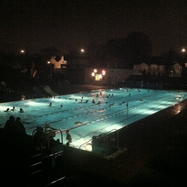 Hampton Outdoor Pool - Pool in Hampton