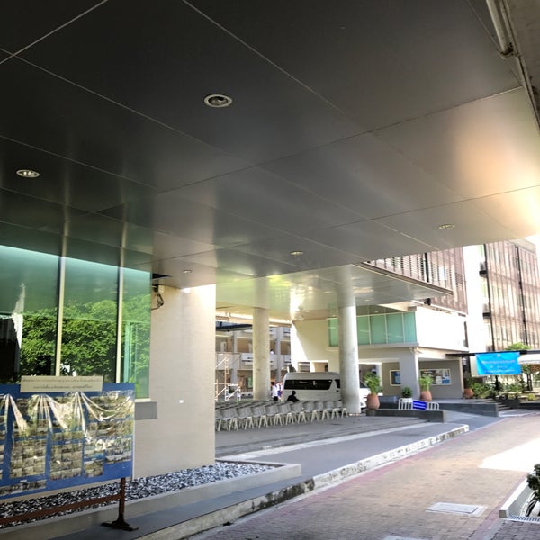 โรงเรียนราชินี (Rajini School) - School in พระบรมมหาราชวัง