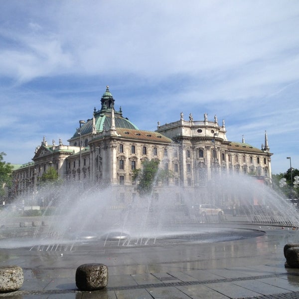 Karlsplatz (Stachus) - Plaza in München
