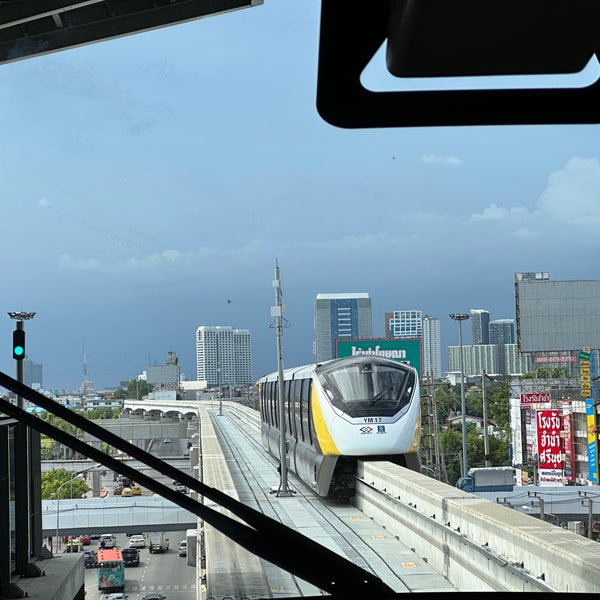 MRT ศรีนุช (Si Nut) YL13 - สวนหลวง, กรุงเทพมหานคร