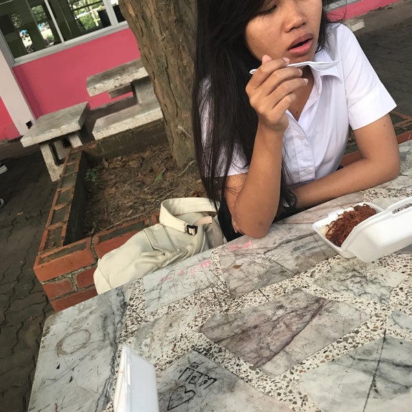 โรงเรียนมัธยมวัดสิงห์ (Mathayom Watsing School) - 4 tips