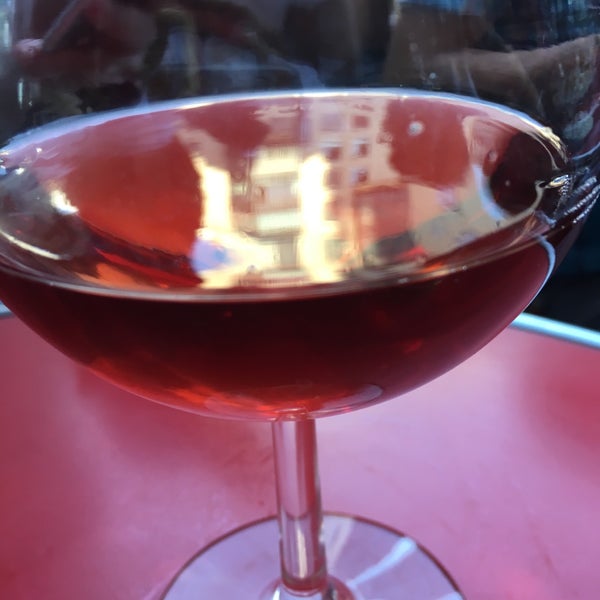 Jet Lag - Bar in Paris