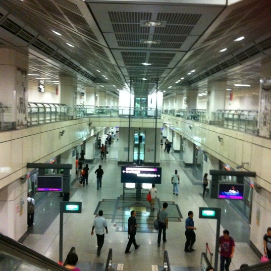 Little India MRT Interchange (NE7/DT12) - Metro Station in Little India