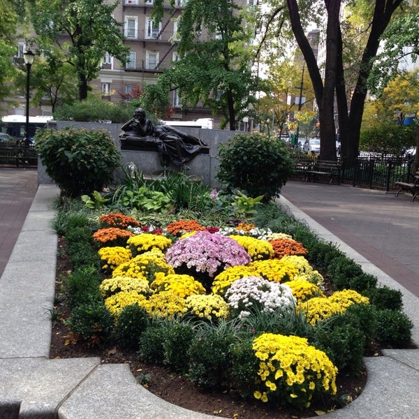 Straus Park - Park in New York
