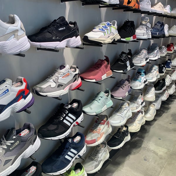 ABC-MART GRAND STAGE HARAJUKU - Shoe Store in 渋谷区