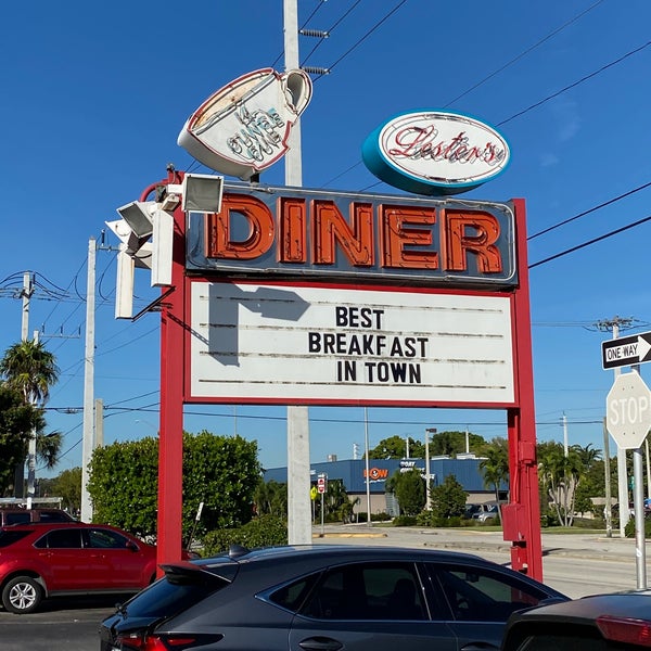 Photos at Lester's Diner - 130 tips