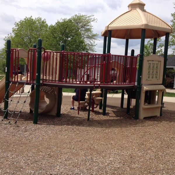 Photos at Wood Oaks Park - Park in Northbrook