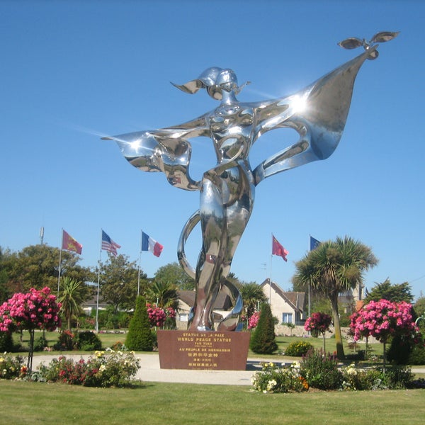 World Peace Statue by sculptor Yao Yuan - Grandcamp-Maisy, Normandie