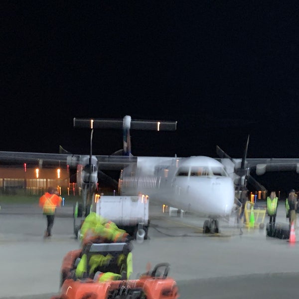 Comox Airport (YQQ) - Airport in Comox