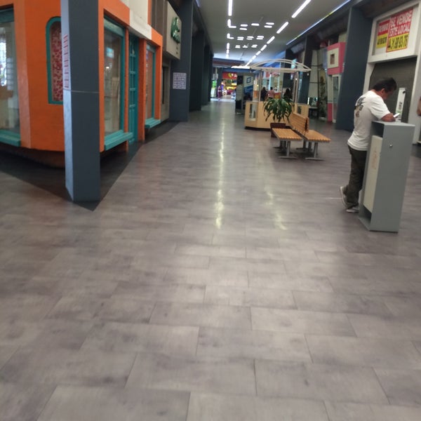 Escala (Plaza Morelia) - Shopping Mall in Morelia