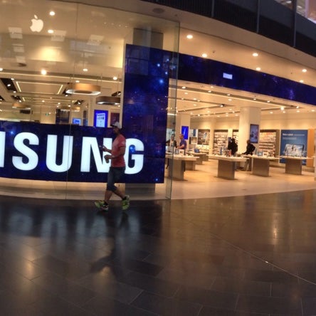 Samsung Experience Store - 3 tips from 136 visitors