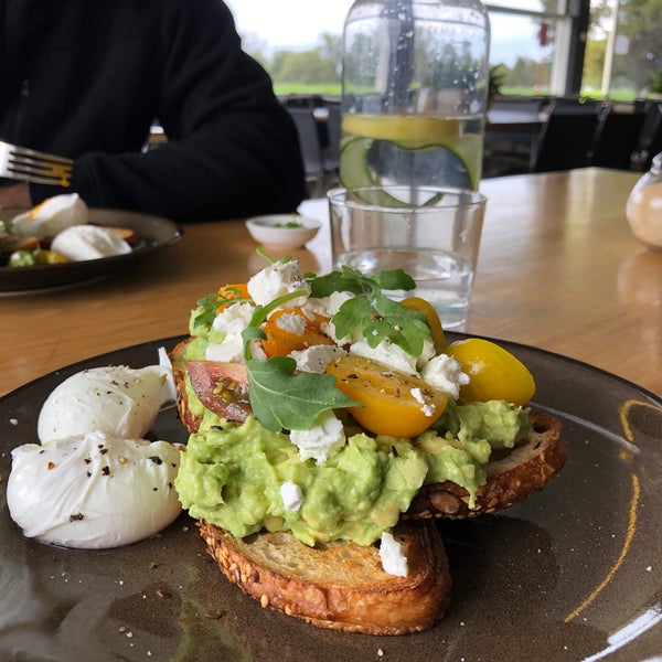 Carousel Restaurant - Breakfast Spot in Albert Park