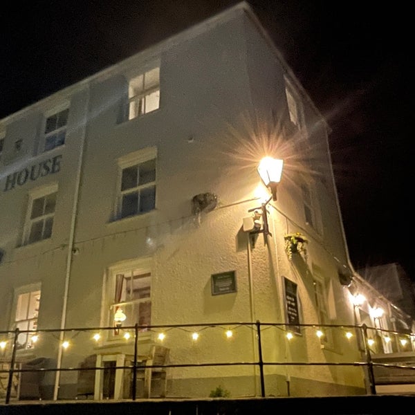 Pier House Hotel & Restaurant - Hotel