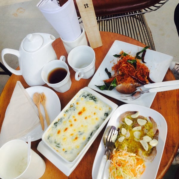 Namon Nomwan (หน้ามน หนมหวาน) - Café in Chon Buri District