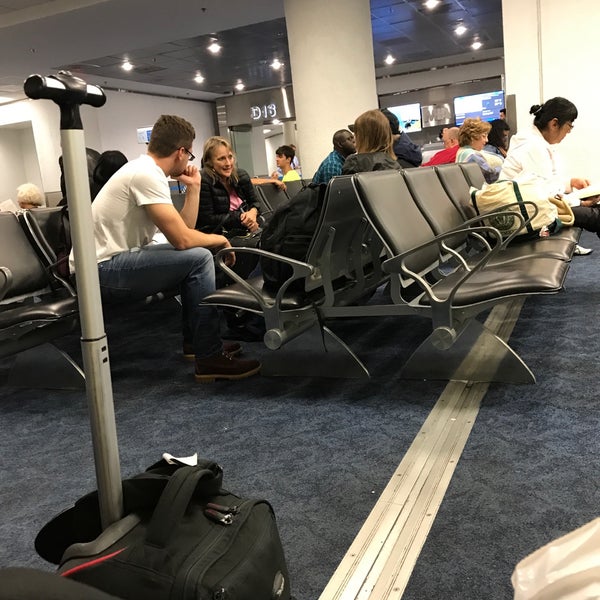 Gate D16 - Airport Gate in Miami