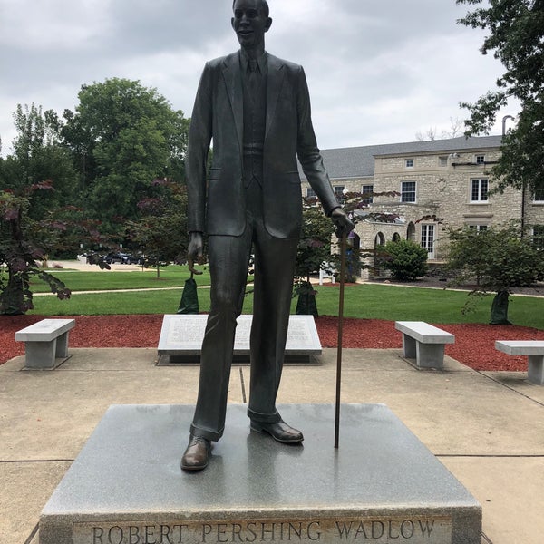Robert Pershing Wadlow Statue