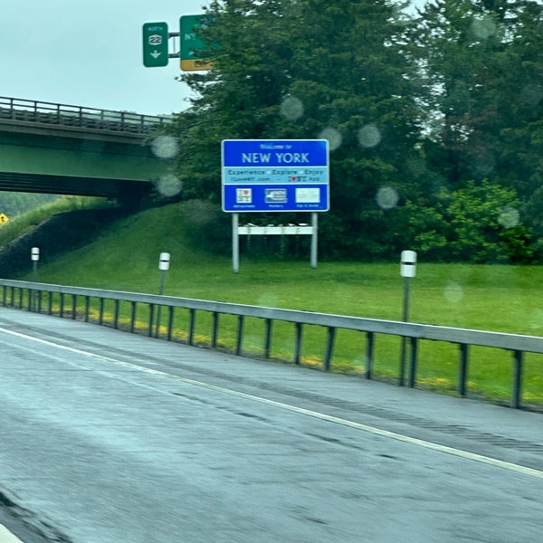 NY/MA Border - Border Crossing