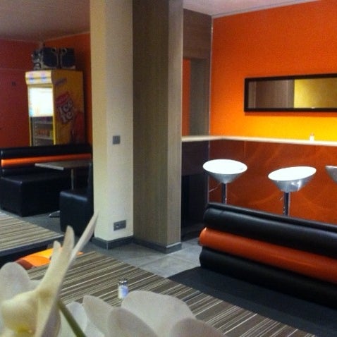 Perron 4 Snackbar - Roeselare, West-Vlaanderen