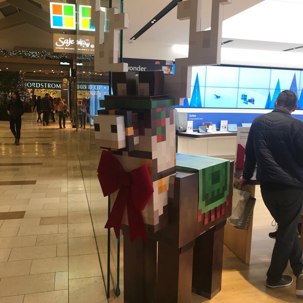 Microsoft Store (Now Closed) - Bellevue Square - 56 tips from 5717 visitors