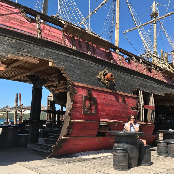 Pirate Ship Bar