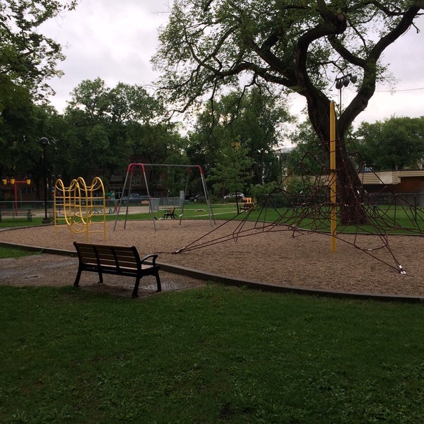 Vimy Ridge Park - Park in Winnipeg