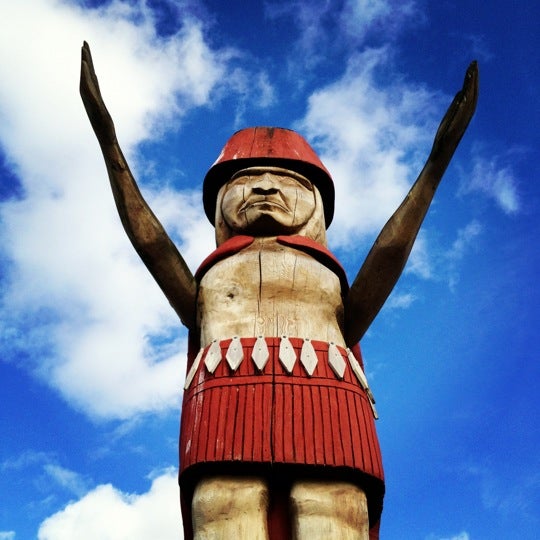 Squamish Nation Welcome Figure - Ambleside - Ambleside Beach