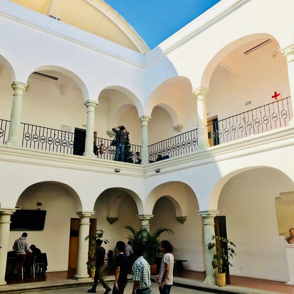 Facultad De Arquitectura UABJO - College Engineering Building