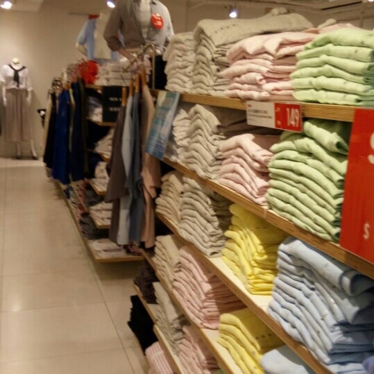 UNIQLO (Now Closed) - Causeway Bay - 5/F, World Trade Centre, 280 ...