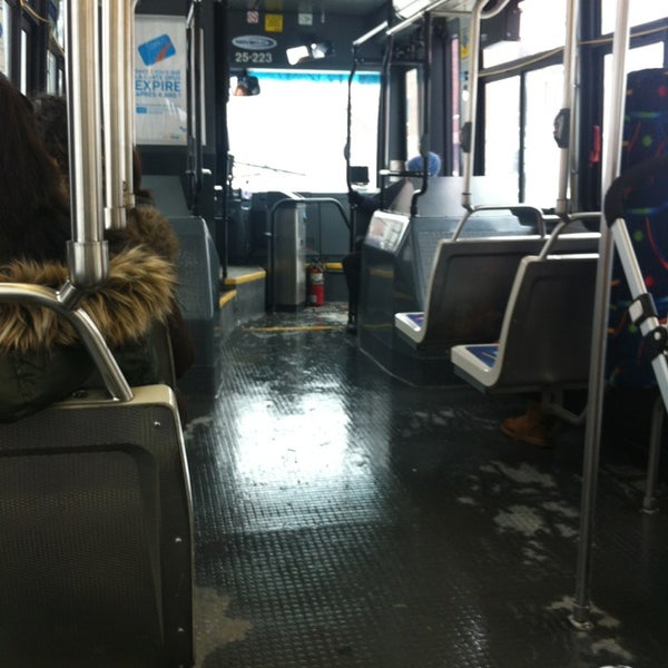 STM Ligne 51 Édouard-Montpetit - Bus Line in Outremont