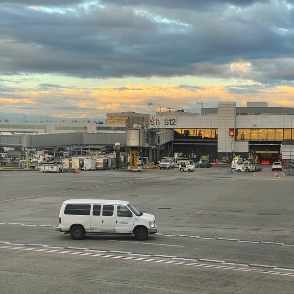 Gate S12 - Airport Gate