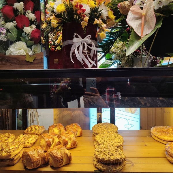 بوتیک نان و شیرینی پوریا - شعبه دزفول | Poorya Pastry Boutique - 1 tip ...