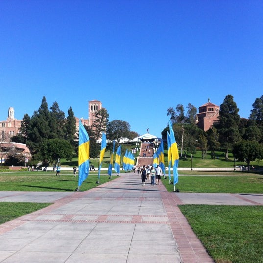 UCLA Wilson Plaza - College Quad in Los Angeles