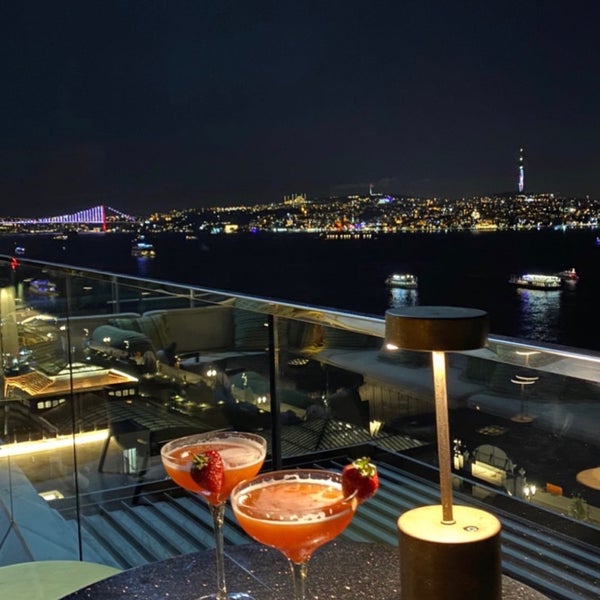 Sky Karakoy - Rooftop Bar