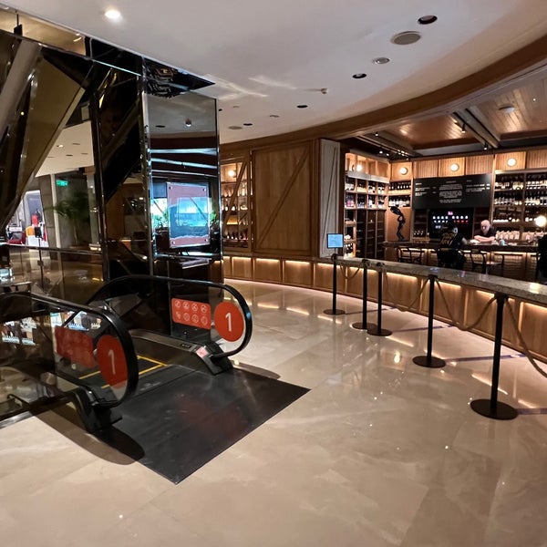 SOCIAL HOUSE - 403 tips from 25882 visitors