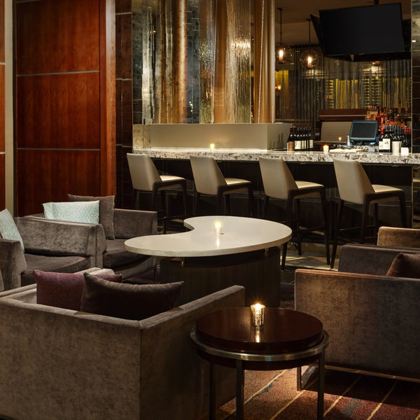 Courtyard Chicago Downtown/Magnificent Mile - Streeterville - 28 tips ...